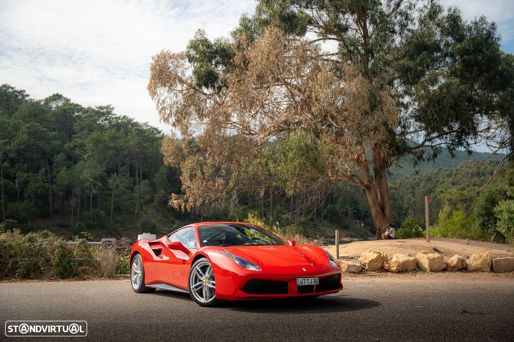 Usado Ferrari 488 2015 - 240 000 EUR, 9 700 km - Standvirtual.com