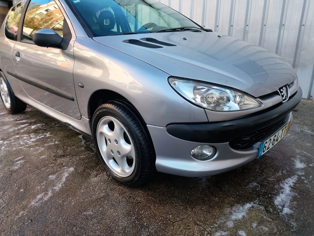 Usado Peugeot 206 2002 - 800 EUR, 179 700 km - Standvirtual.com