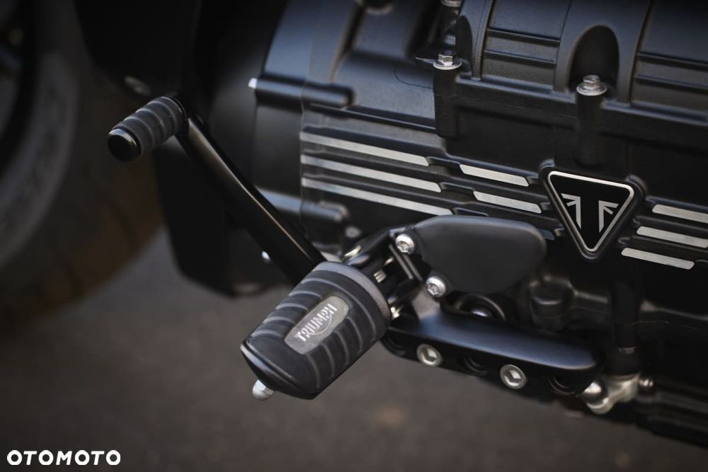 Nowy Triumph Rocket 2025 - 110 300 PLN - Otomoto.pl