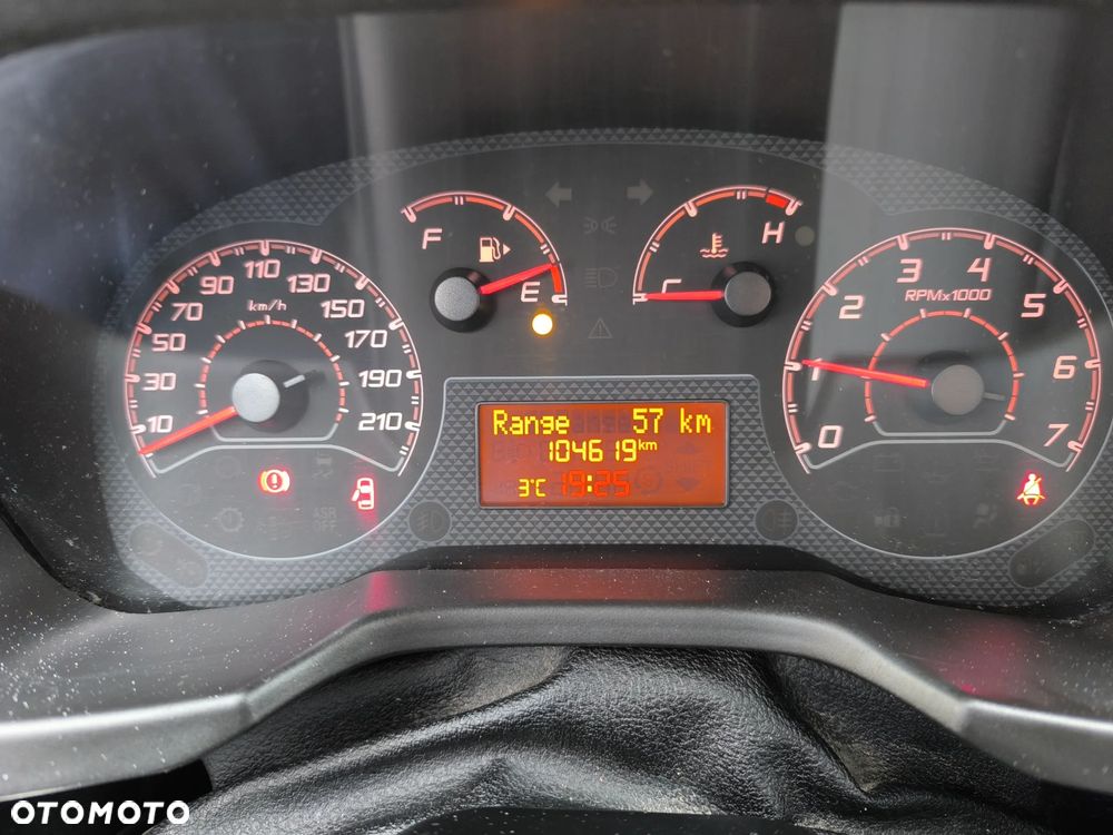 Używany Fiat Fiorino 2018 - 21 700 PLN, 104 619 km - Otomoto.pl