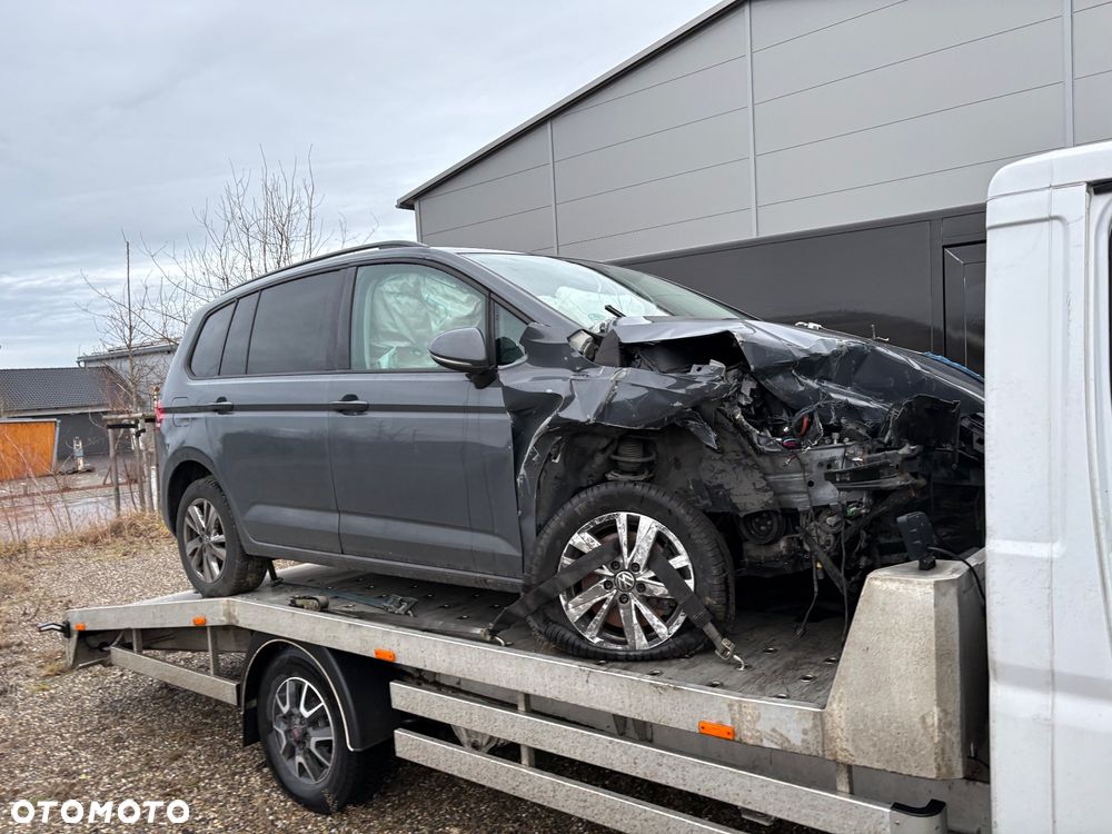 Używany Volkswagen Touran 2024 - 26 900 PLN, 90 200 km - Otomoto.pl