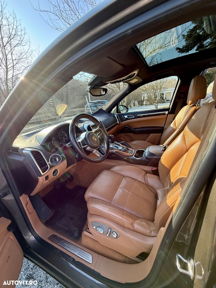 Utilizat Porsche Cayenne 2016 - 25 999 EUR, 123 400 km - Autovit.ro