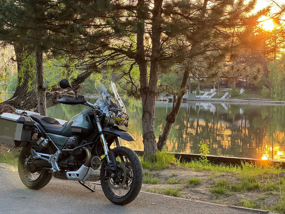 Utilizat Moto Guzzi V85 TT Tutto Terreno 2023 - 11 000 EUR - Autovit.ro