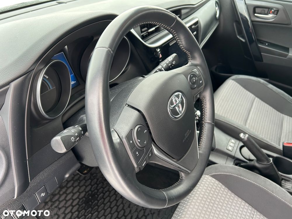 Używany Toyota Auris 2018 - 61 900 PLN, 9 433 km - Otomoto.pl