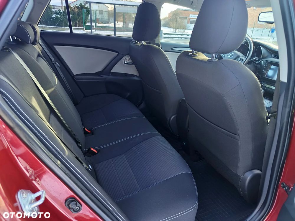 Używany Toyota Avensis 2017 - 72 000 PLN, 83 360 km - Otomoto.pl