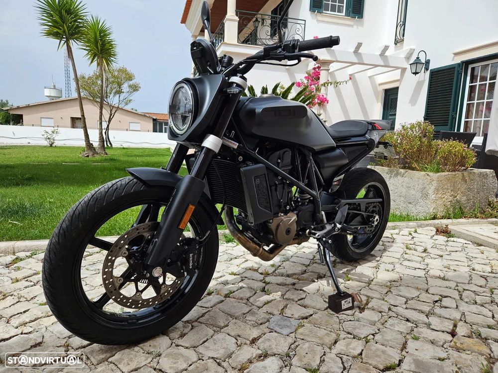 Usados Husqvarna Svartpilen 701 - 7 200 EUR, 20 000 km, 2020 - Standvirtual