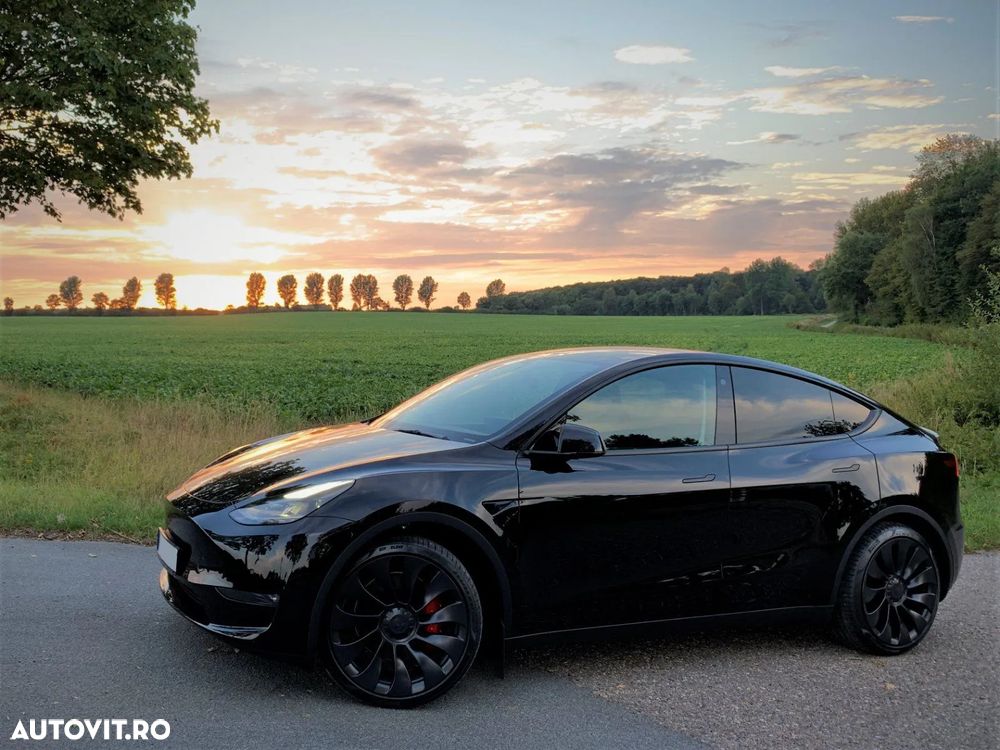 Second hand Tesla Model Y - 49 800 EUR, 29 000 km, 2022 - autovit.ro