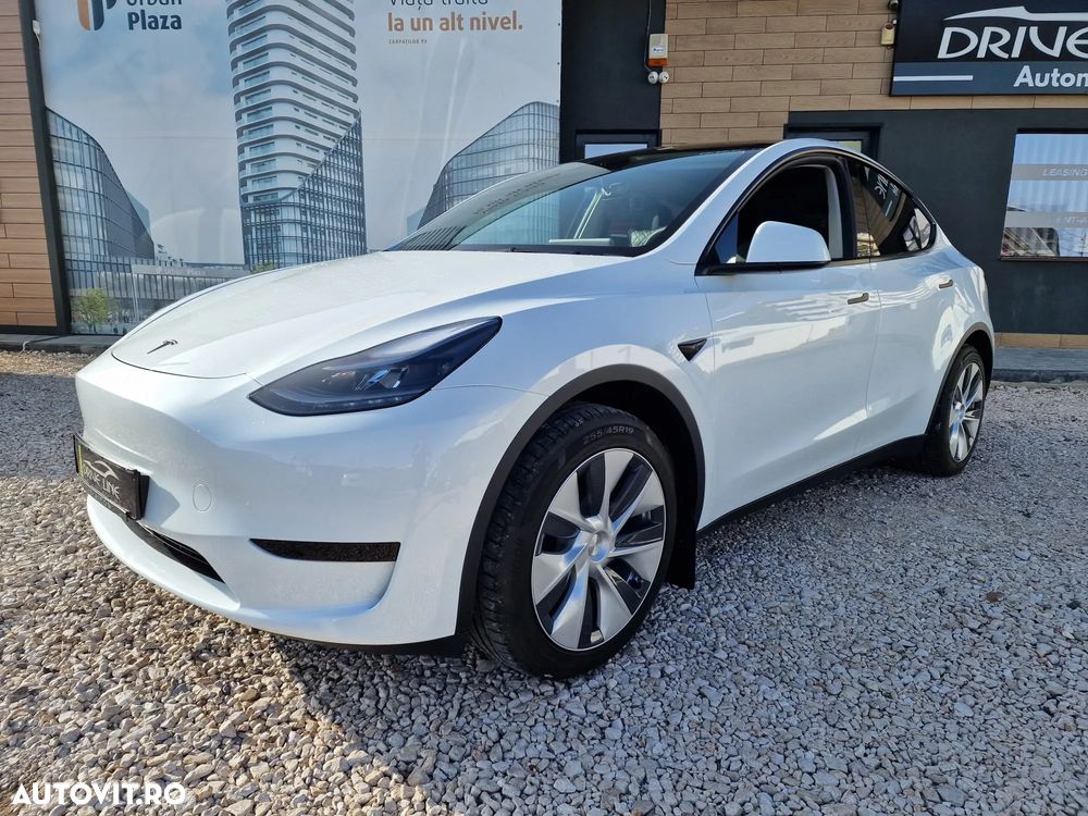 Second hand Tesla Model Y - 37 900 EUR, 11 500 km - Autovit