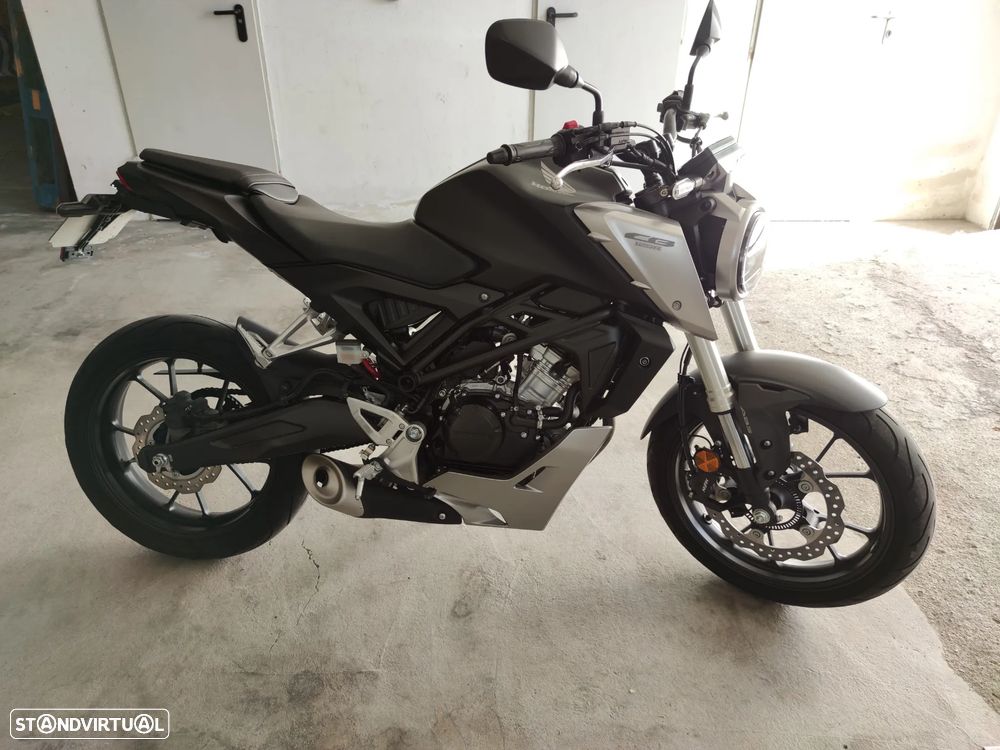 Usados Honda CB - 4 100 EUR, 10 811 km, 2019 | Standvirtual