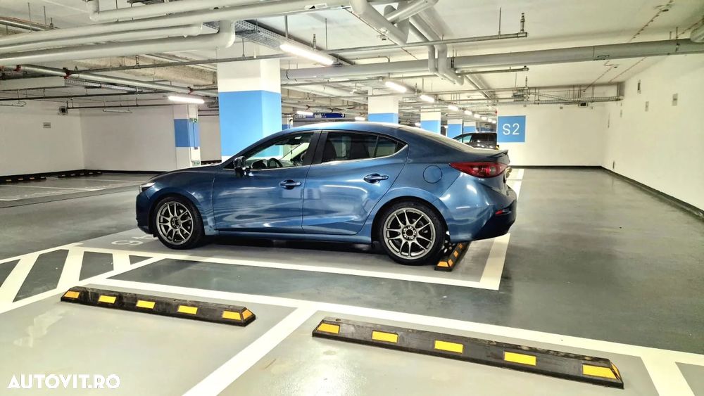 Second hand Mazda 3 2018 - 14 499 EUR, 60 000 km - Autovit.ro