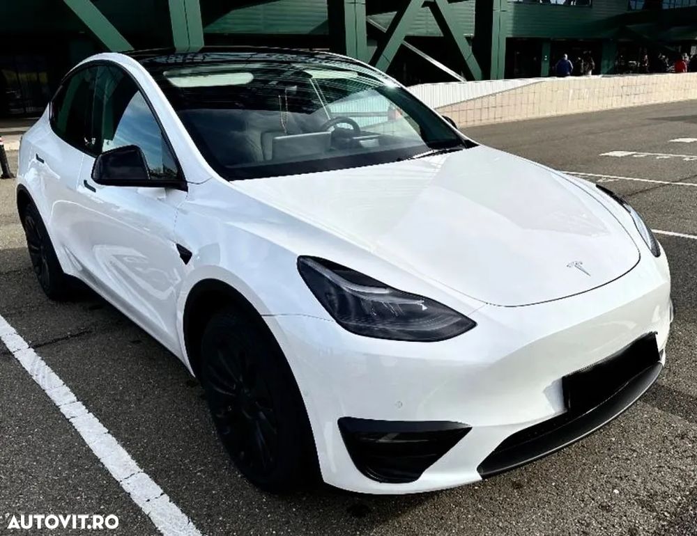 Second hand Tesla Model Y - 62 000 EUR, 13 500 km, 2022 - autovit.ro
