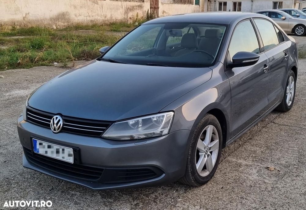 Second hand Volkswagen Jetta - 5 950 EUR, 240 000 km, 2011 - autovit.ro