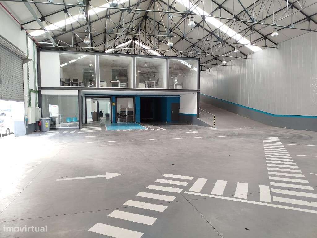2 600 m², armazém para arrendar - Rua Serra de Monchique, Quinta do ...