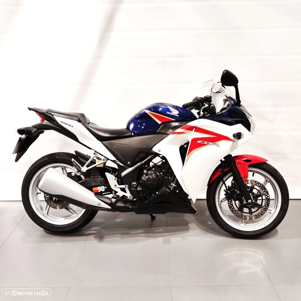 Usados Honda CBR - 3 490 EUR, 39 965 km, 2011 - Standvirtual