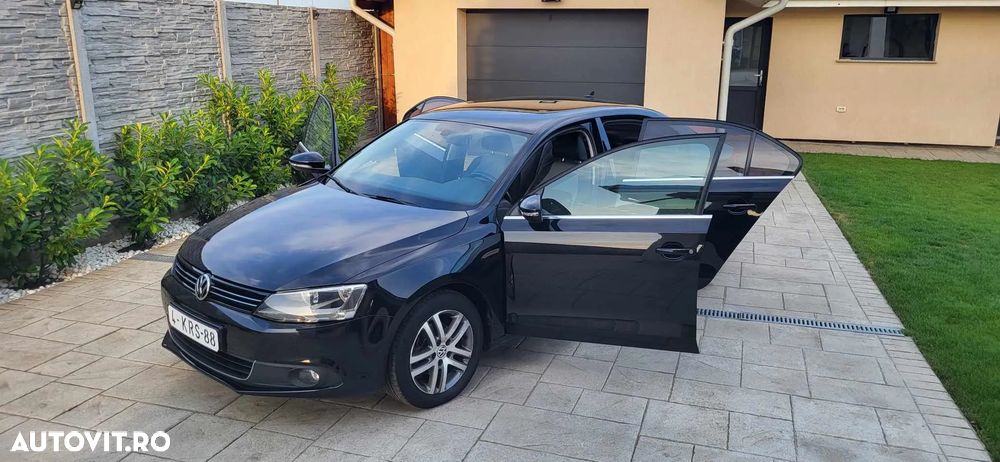 Second hand Volkswagen Jetta - 7 999 EUR, 179 000 km, 2013 - autovit.ro