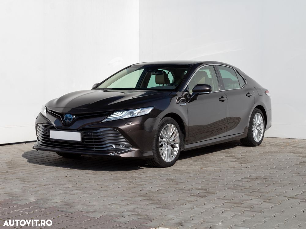 Second hand Toyota Camry - 33 700 EUR, 64 739 km, 2019 - autovit.ro