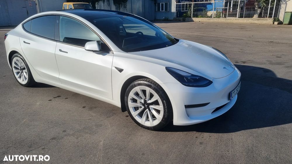 Second hand Tesla Model 3 - 36 500 EUR, 35 000 km - Autovit