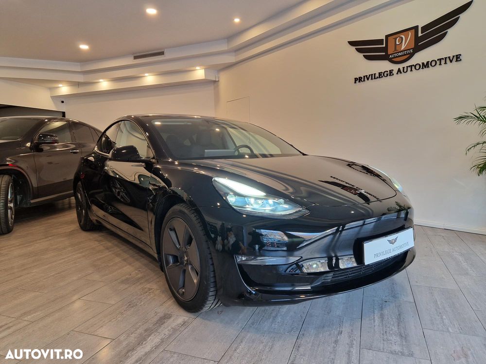 Second hand Tesla Model 3 - 57 799 EUR, 25 466 km, 2021 - autovit.ro