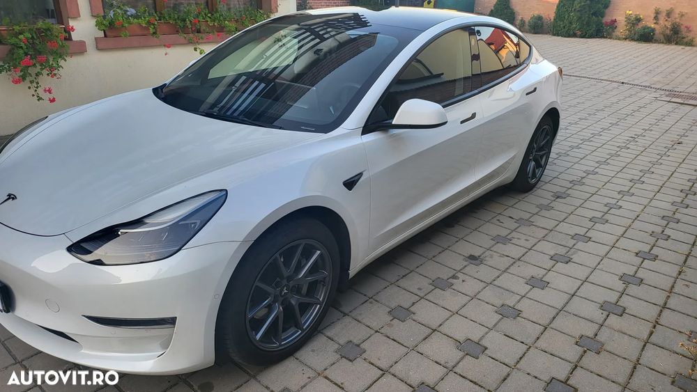 Second hand Tesla Model 3 - 42 800 EUR, 35 618 km - Autovit