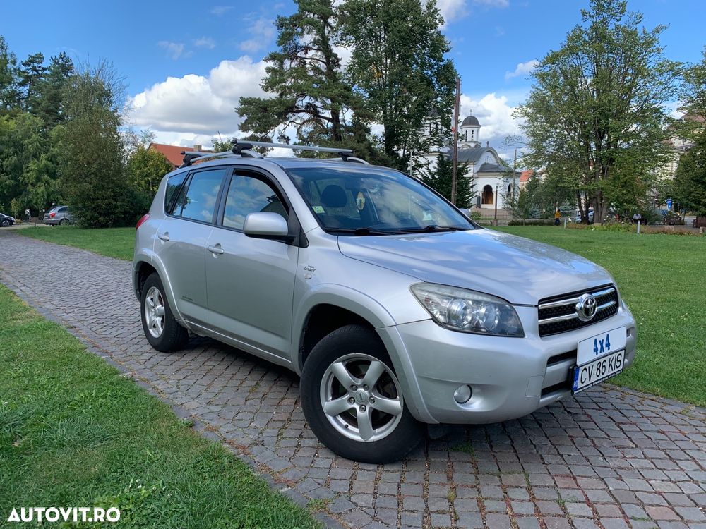 Second hand Toyota RAV4 - 5 200 EUR, 239 000 km - Autovit
