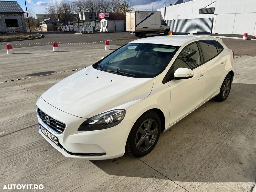 Second hand Volvo V40 - 8 550 EUR, 275 000 km - Autovit