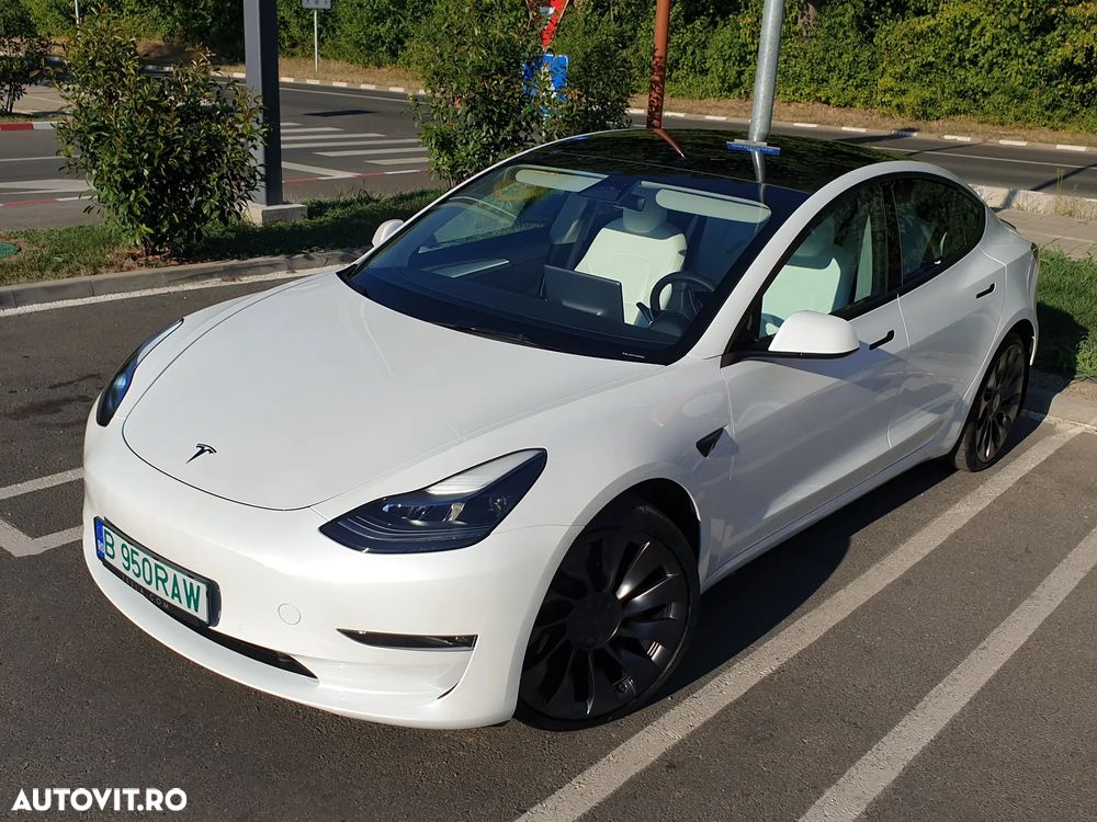 Second hand Tesla Model 3 - 45 370 EUR, 8 024 km, 2022 - autovit.ro