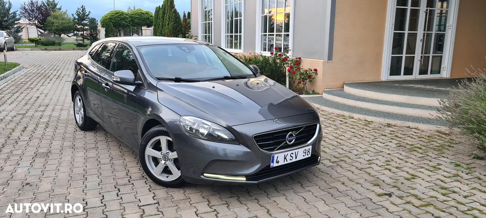 Second hand Volvo V40 - 7 850 EUR, 219 530 km, 2013 - autovit.ro