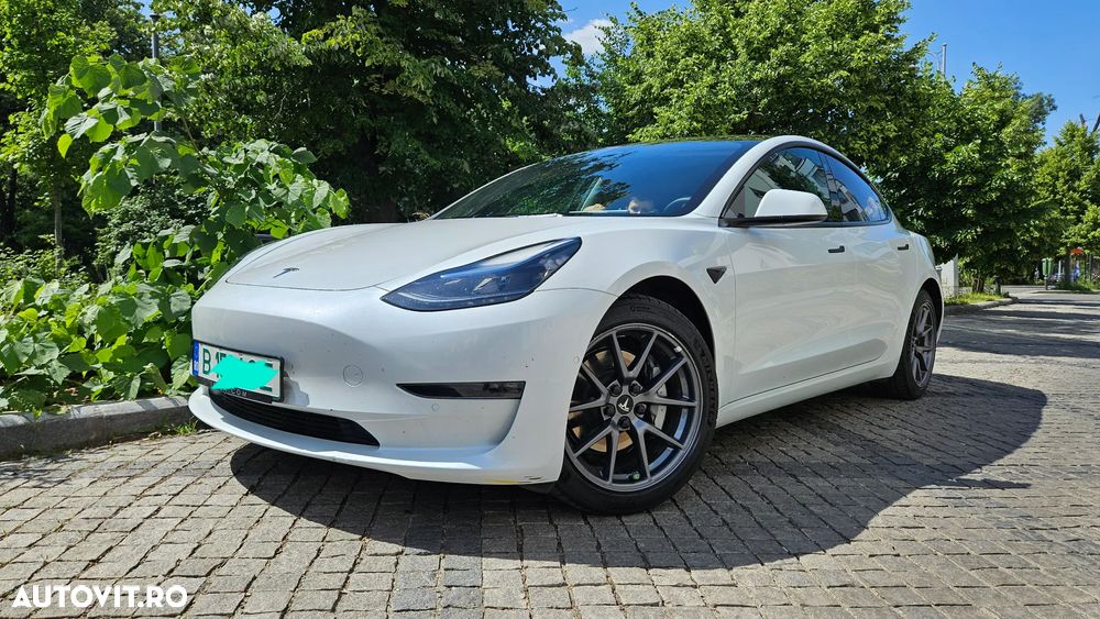 Second hand Tesla Model 3 - 37 900 EUR, 31 800 km - Autovit