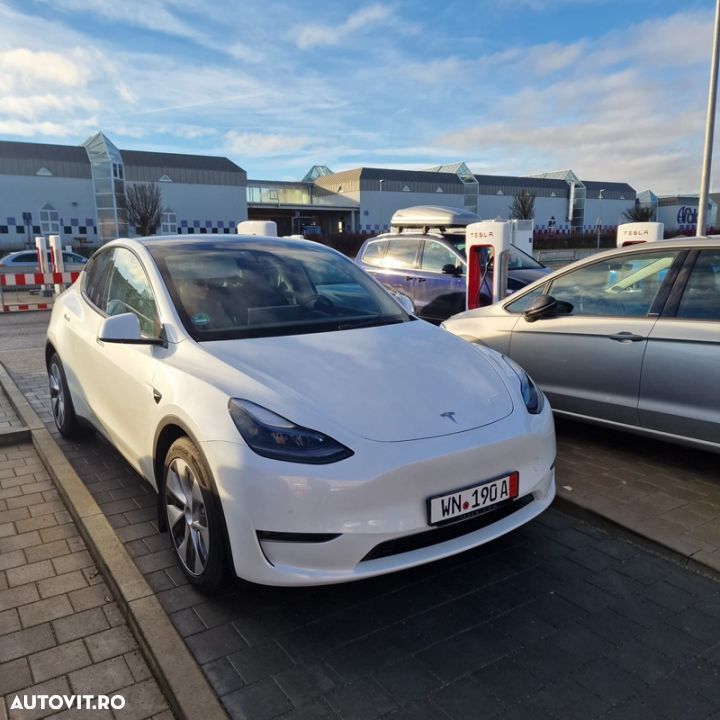 Second hand Tesla Model Y - 56 000 EUR, 16 000 km, 2022 - autovit.ro