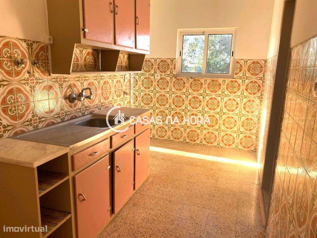 T2, apartamento para arrendar - Charneca de Caparica e Sobreda, Almada ...