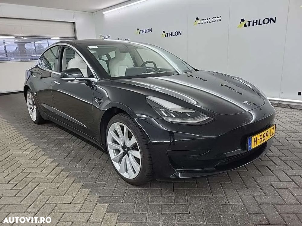 Second hand Tesla Model 3 - 27 965 EUR, 182 000 km - Autovit