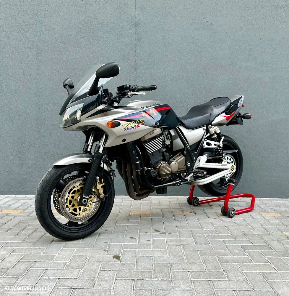 Usados Kawasaki ZRX - 3 950 EUR, 81 000 km, 2002 - Standvirtual