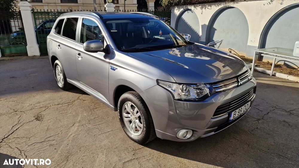 Second hand Mitsubishi Outlander - 10 800 EUR, 152 300 km - Autovit