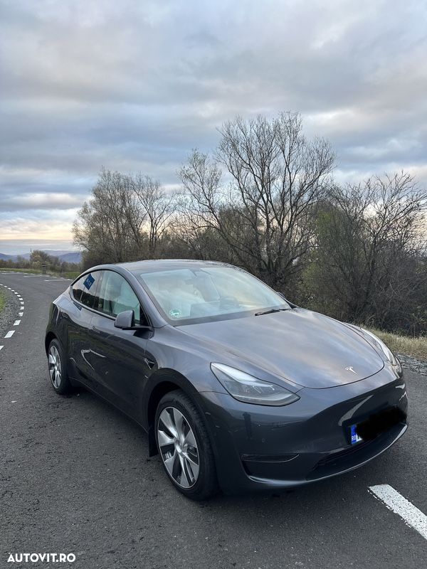 Second hand Tesla Model Y - 48 900 EUR, 6 100 km - Autovit