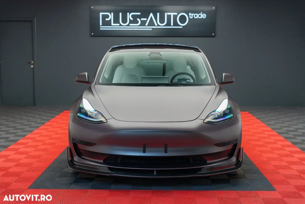 Second hand Tesla Model 3 - 43 800 EUR, 30 000 km - Autovit