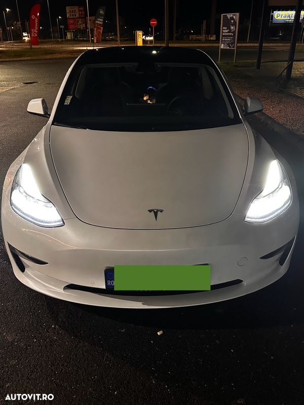 Second hand Tesla Model 3 - 35 900 EUR, 39 820 km - Autovit