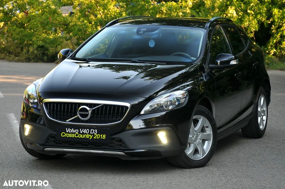 Second hand Volvo V40 - 11 850 EUR, 190 000 km, 2018 - autovit.ro