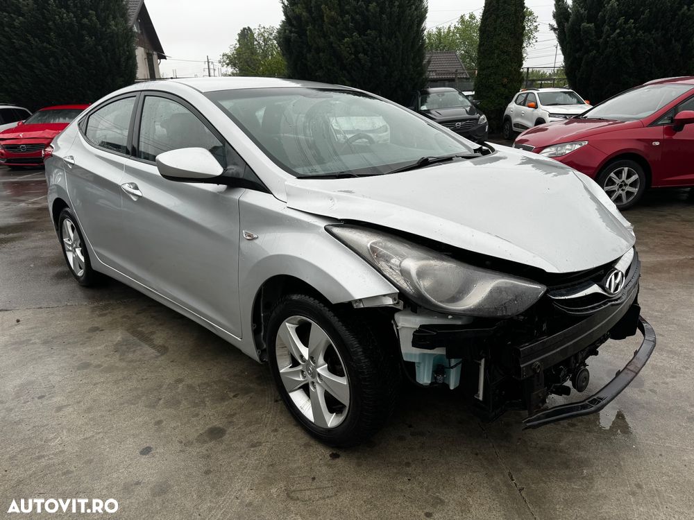 Second hand Hyundai Elantra - 3 400 EUR, 221 434 km - Autovit