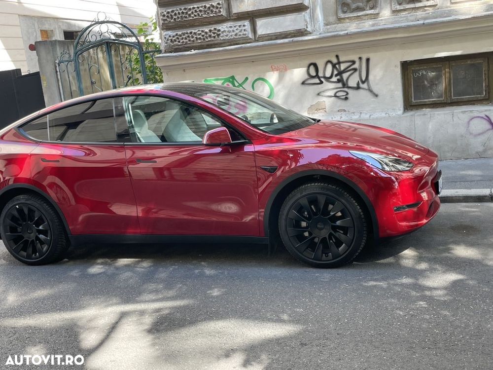Second hand Tesla Model Y - 43 000 EUR, 11 000 km, 2022 - autovit.ro