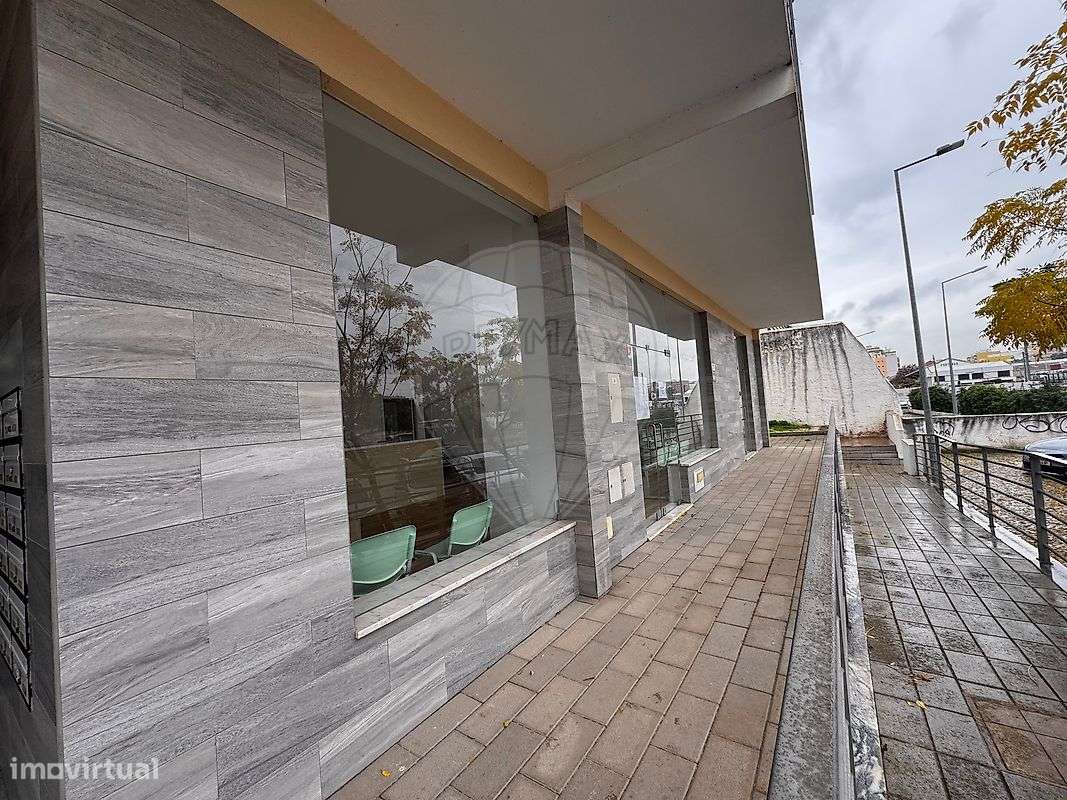 242 m², loja para arrendar - Rua Basílio Teles, Portimão - 19004619 ...