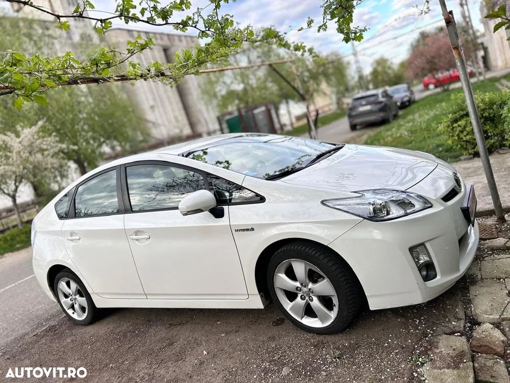 Second hand Toyota Prius - 5 500 EUR, 289 000 km - Autovit