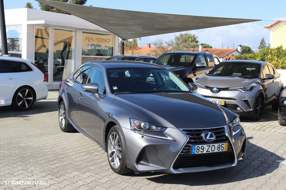 Usados Lexus IS 300H - 27 500 EUR, 92 000 km, 2019 - Standvirtual