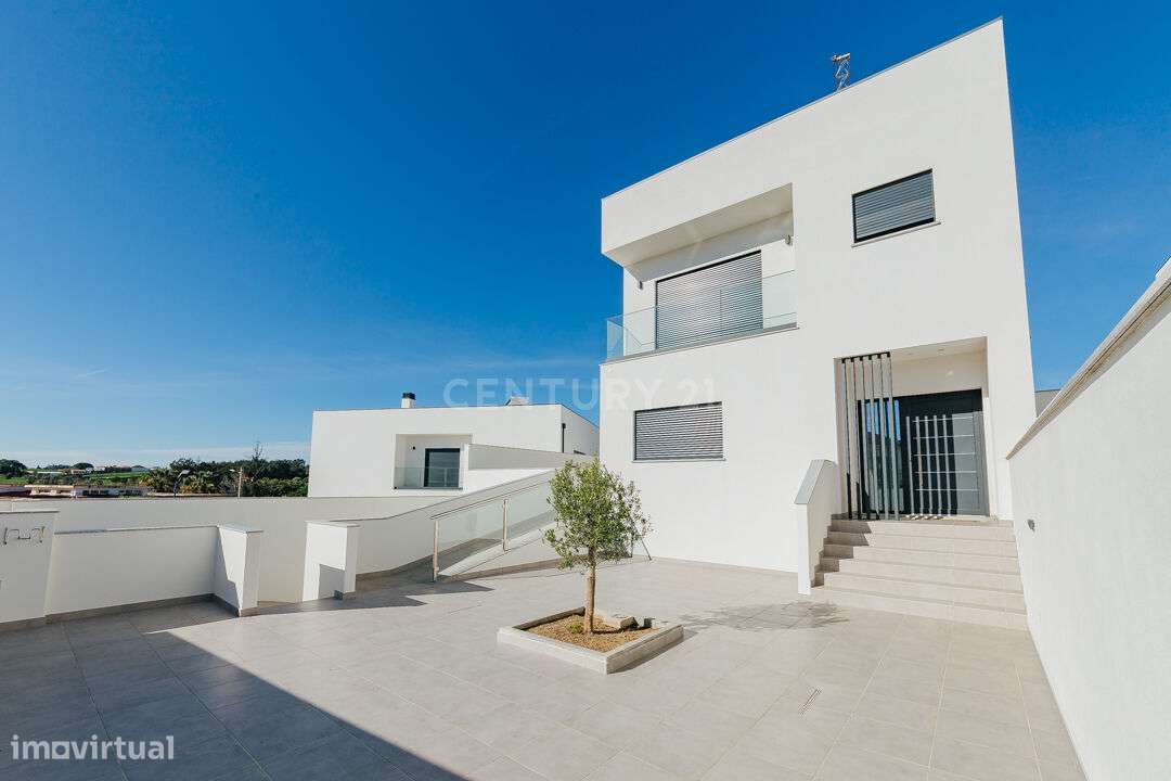 T4, moradia para comprar - Rua dos Pereiras, Aveiras de Cima - 18600376 • www.imovirtual.com