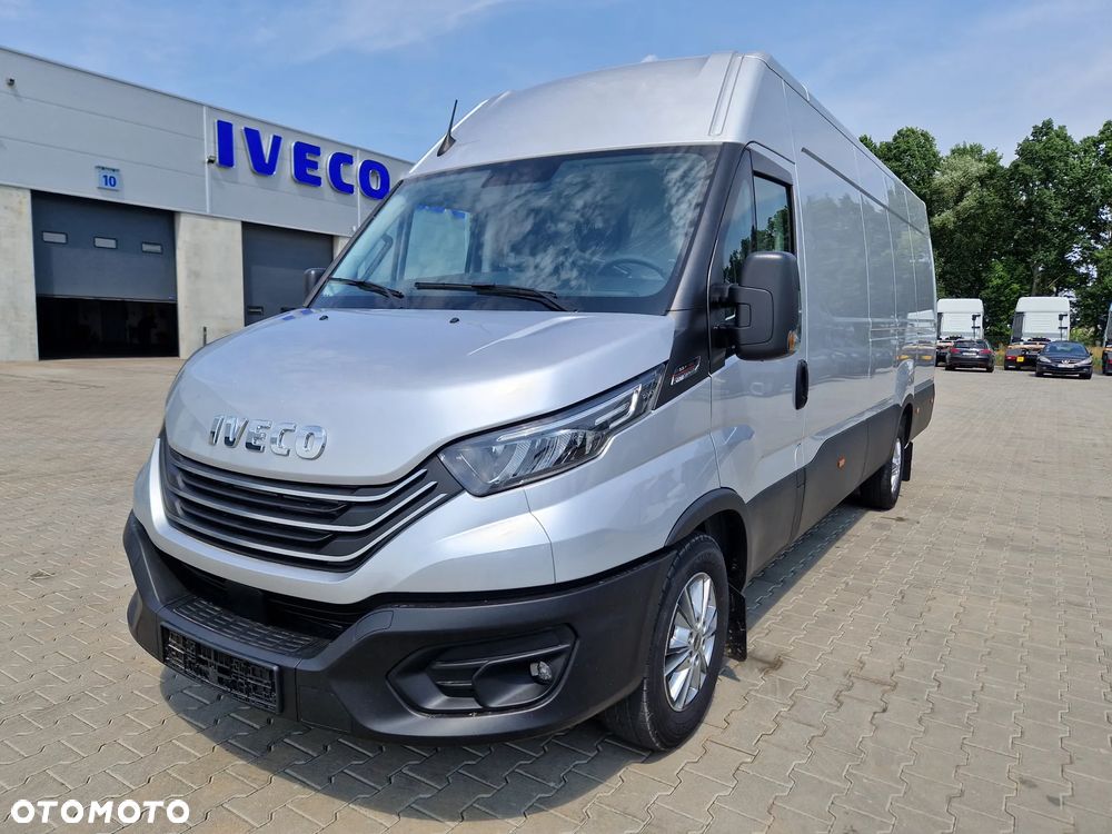 Używane Iveco Daily 35S18HA8V Hi-Matic - 220 047 PLN, 10 km, 2023 ...