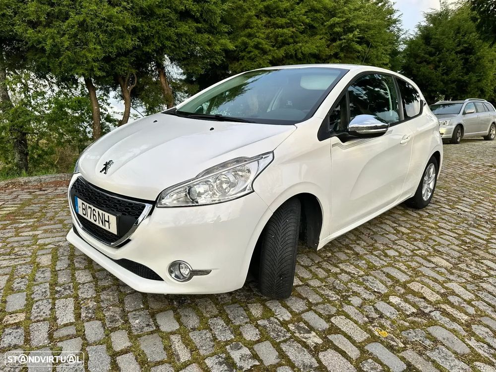 Usados Peugeot 208 - 7 500 EUR, 82 000 km, 2013 - Standvirtual