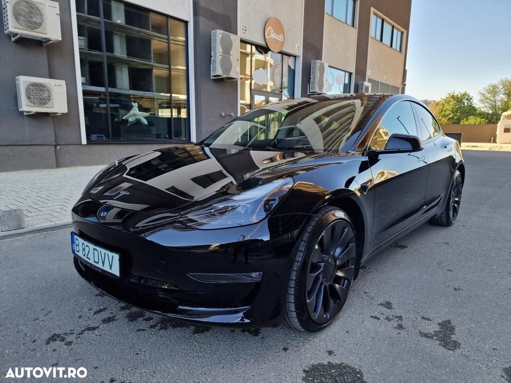Second hand Tesla Model 3 - 52 500 EUR, 5 500 km, 2022 - autovit.ro