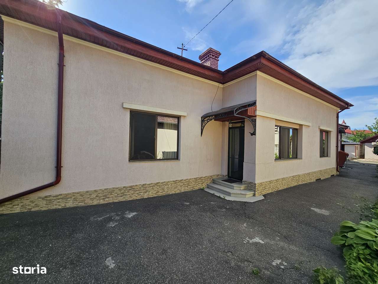 5 camere, casa de vanzare - Neamt (judet), Roman - 9588356 • www.storia.ro