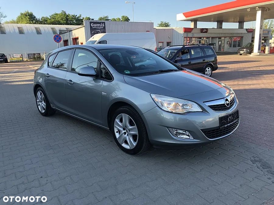 Używane Opel Astra - 21 700 PLN, 220 000 km, 2011 - otomoto.pl
