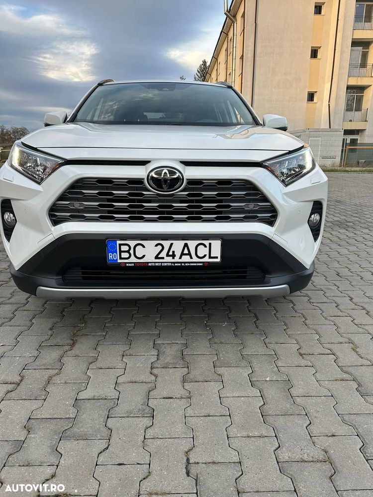 Second hand Toyota RAV4 - 26 500 EUR, 39 000 km - Autovit