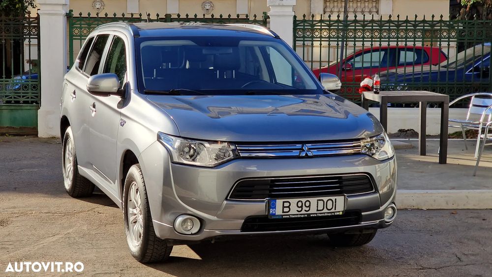 Second hand Mitsubishi Outlander - 10 800 EUR, 152 300 km - Autovit